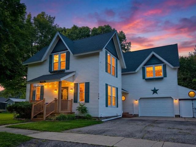 318 Emily St, Flushing, MI 48433