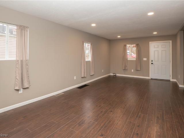 318 Elmport Avenue NE