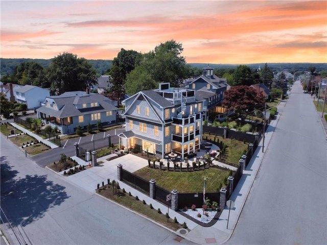318 Farmington Ave, Cranston, RI 02920