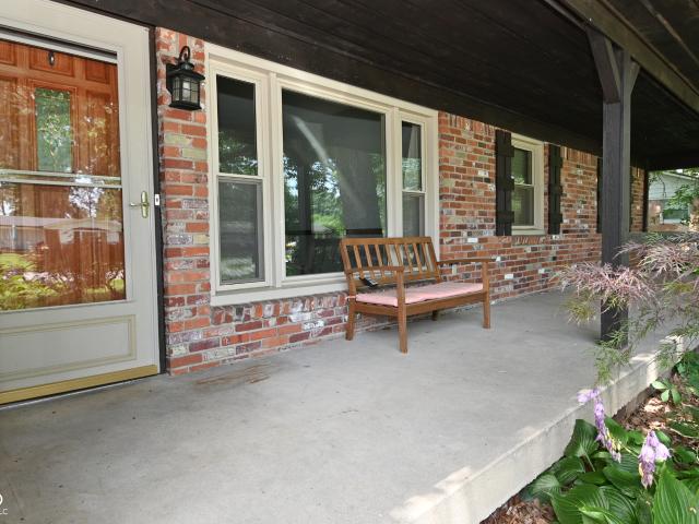 318 Kirk Drive W