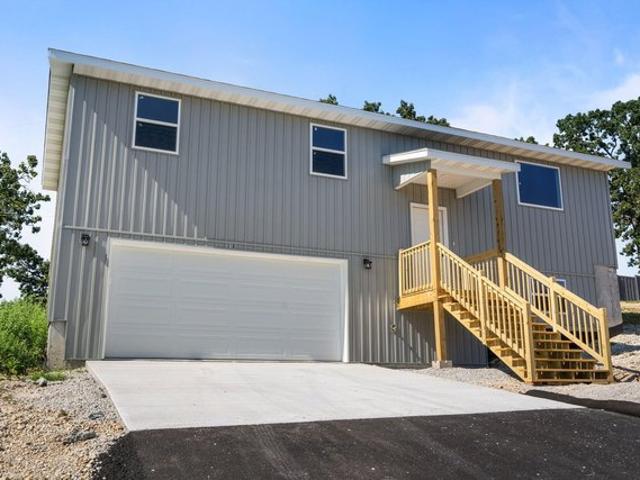 318 Hawthorne St, Hollister, MO 65672