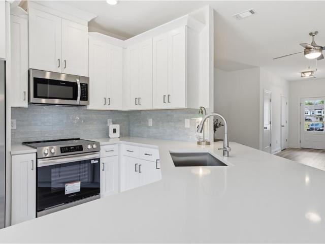 318 Heron Street 13