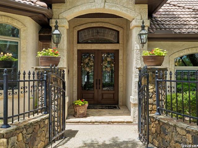 318 Hyacinth Ln