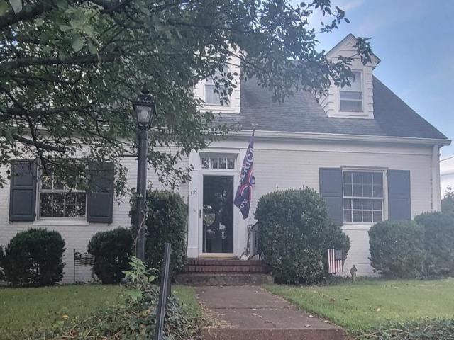 318 Oakridge Court