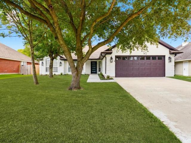 318 Landsburg Ln, College Station, TX 77845