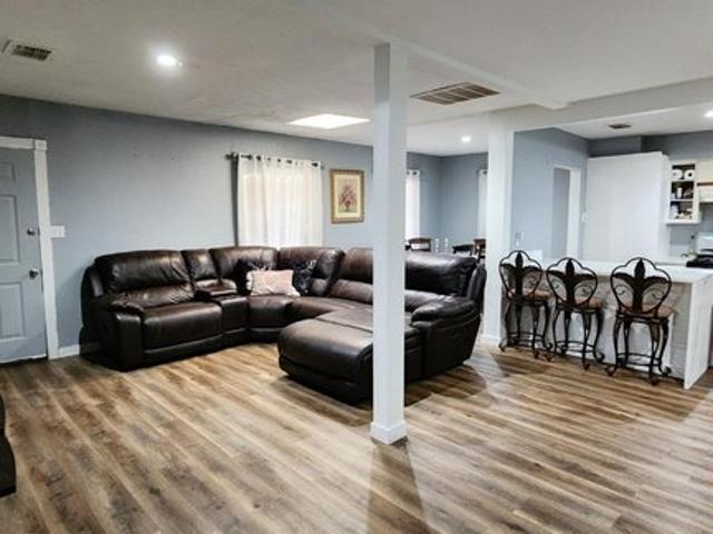 318 Macarthur Blvd, Grand Prairie, TX 75050