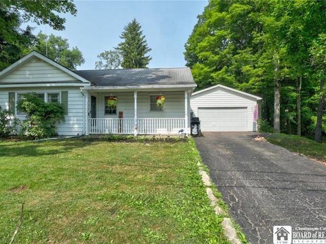 318 Maplecrest Ave, Lakewood, NY 14750