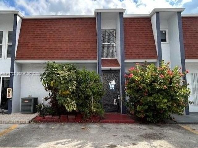 318 NW 107th Ave Unit 2B, Miami, FL 33172