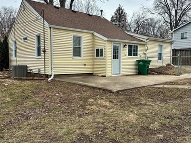 318 NW 52nd Ave, Des Moines, IA 50313