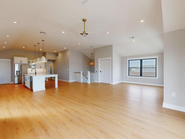 318 S 10th