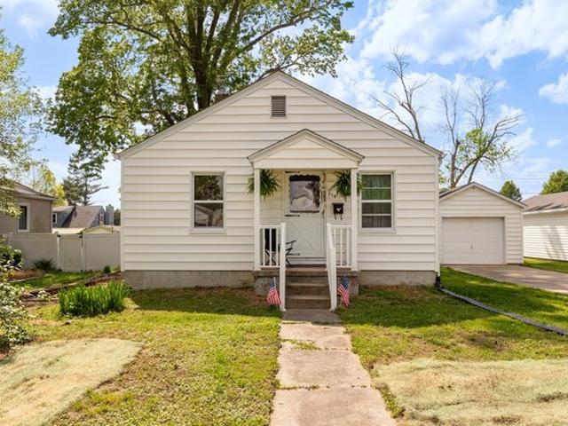 318 S 3rd St, Marion, IL 62959