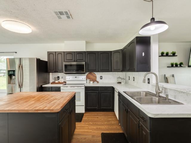 318 S Amherst Dr, West Columbia, TX 77486 | MLS #83134 | Compass