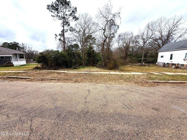 318 S Cherry St, McComb, MS 39648