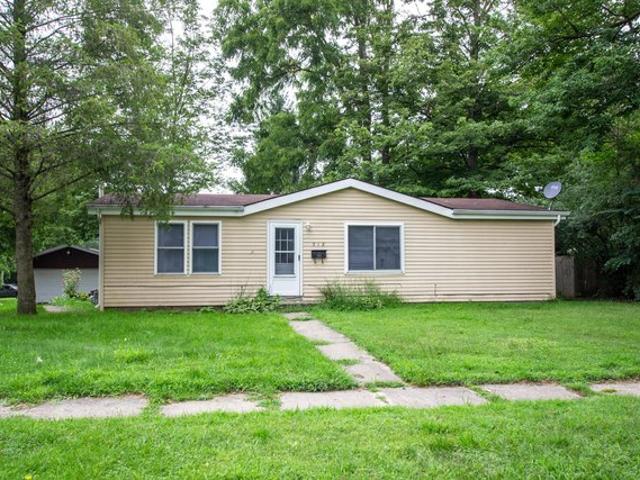318 S East St, Cassopolis, MI 49031