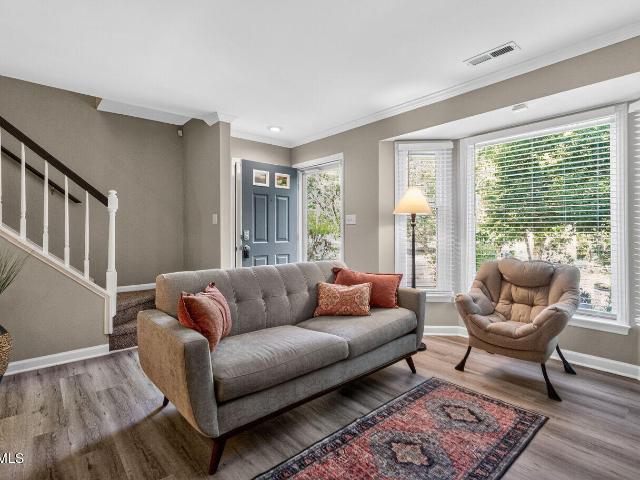 318 Silverberry Court