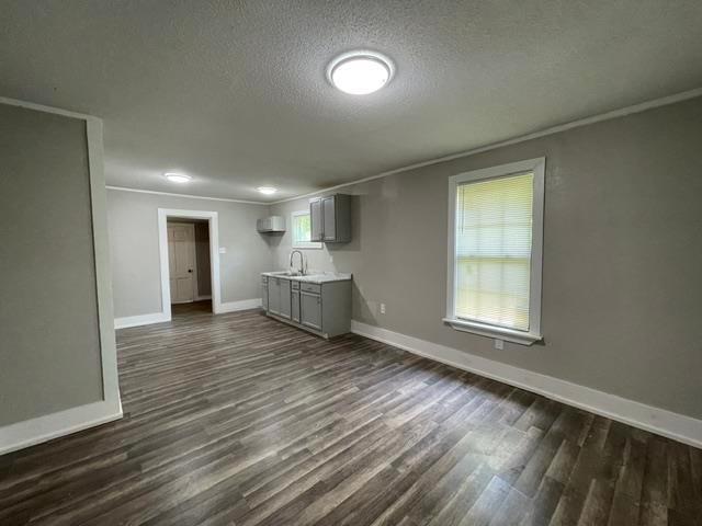 318 simpson ave