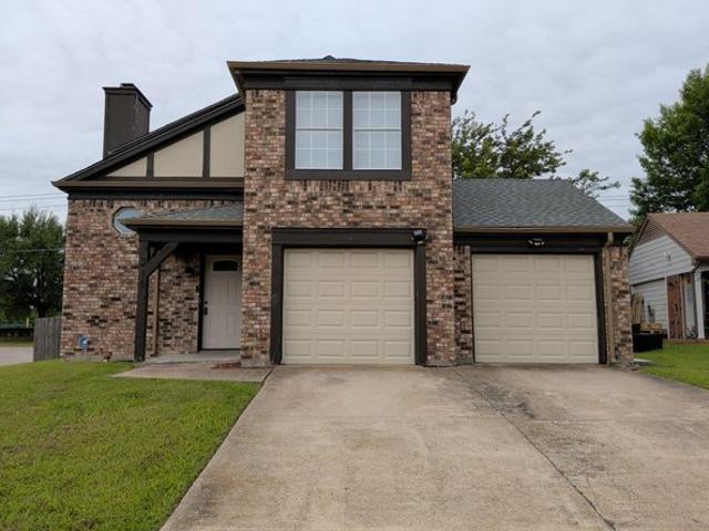 318 Spanish Moss Dr, Arlington, TX 76018
