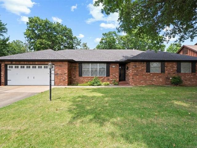318 Sunset Dr, Vinita, OK 74301