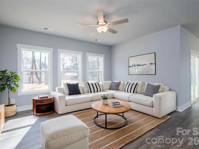 318 Sunrise Circle