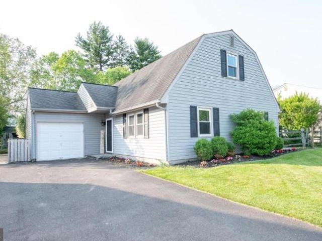318 Pheasant Run Dr, Doylestown, PA 18901