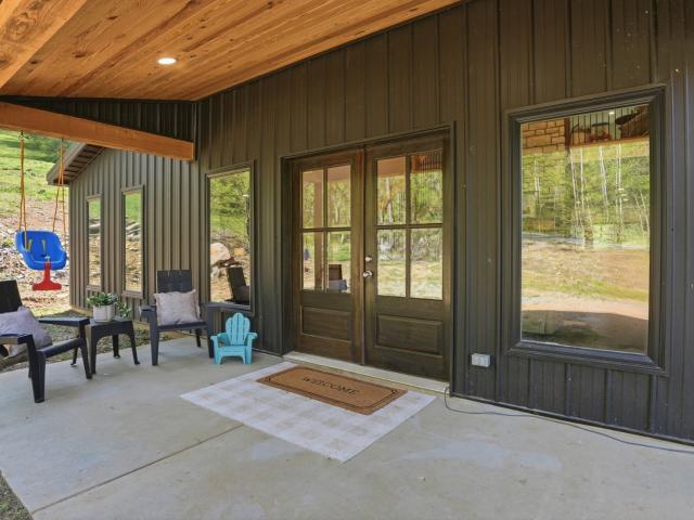 318 Robinson Rd