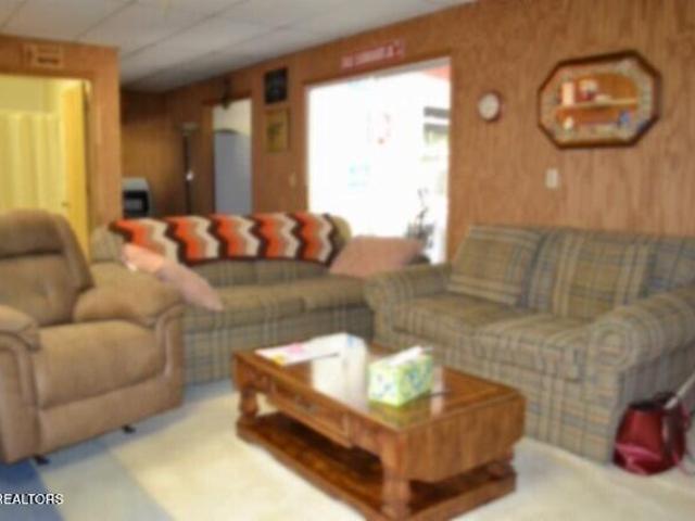 318 Rock Springs Rd