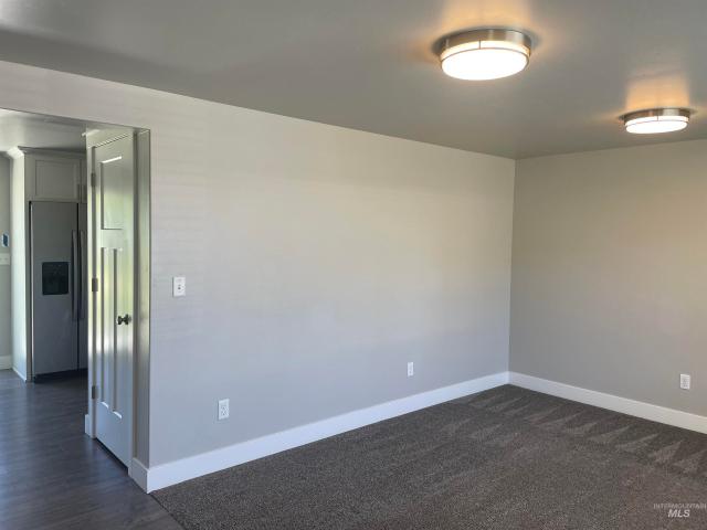 318 Redwood Dr