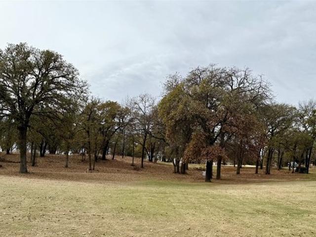 318 Rivercrest Dr, Nocona, TX 76255