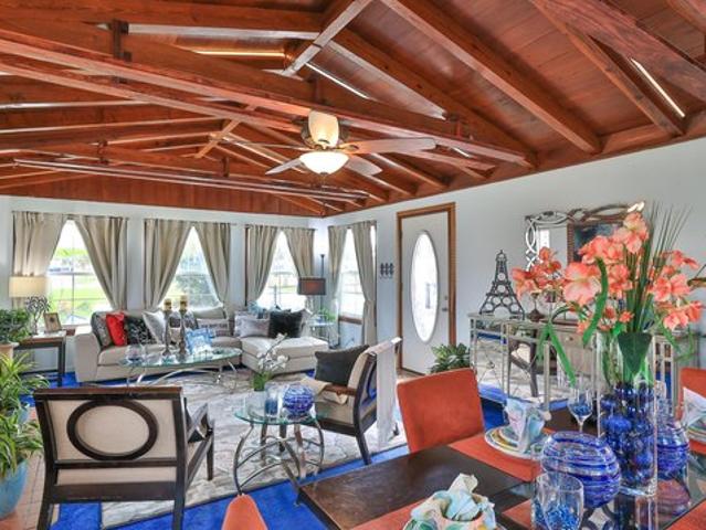 318 Riverside Dr, Holly Hill, FL 32117