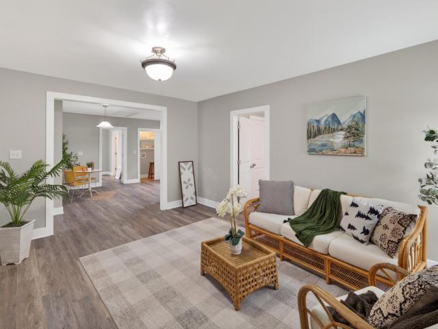 318 W 5th Street
