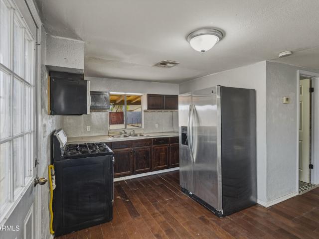 318 W 3RD Avenue