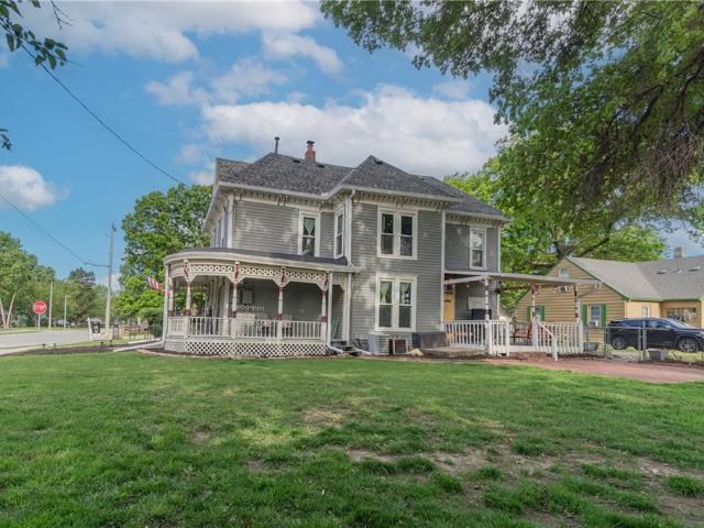 318 W Cedar Street