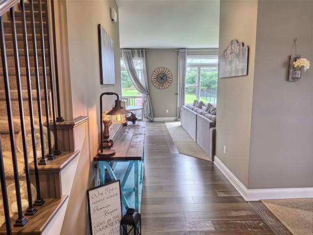318 W High Road