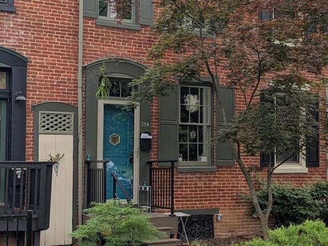 318 W Newton Avenue