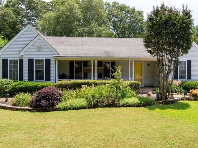 318 Weeping Willow Dr, Seneca, SC 29672
