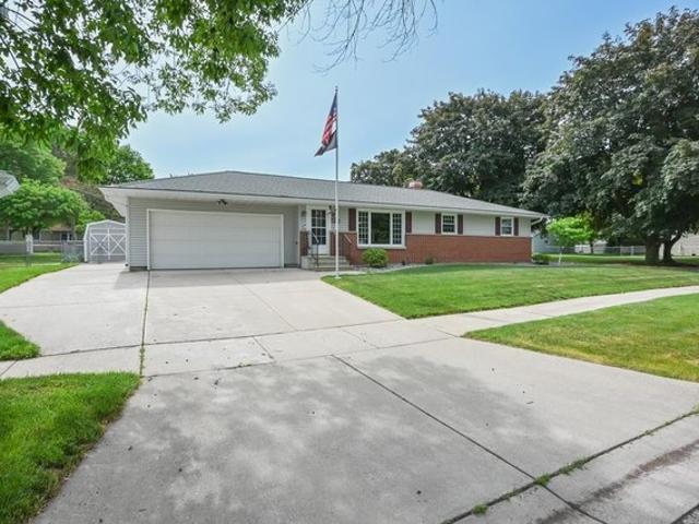 318 Westplain Dr, Green Bay, WI 54303