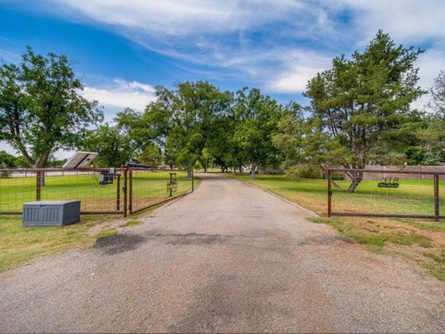 318 Who Dr, Carlsbad, NM 88220