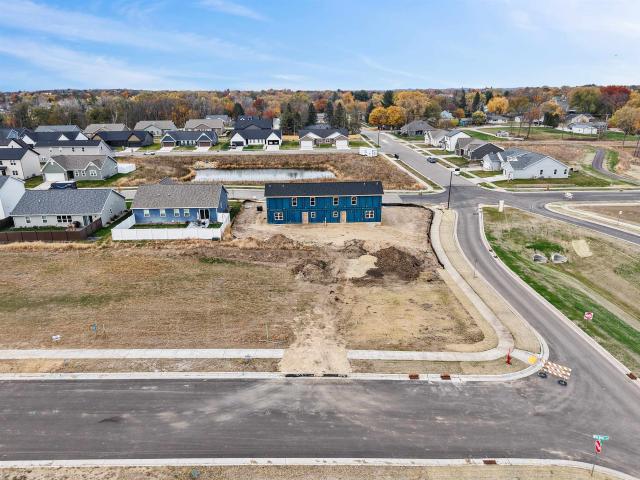 310 318 Wild Rose Way