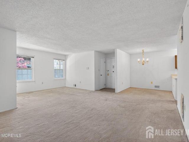 318 Wycoff Way W