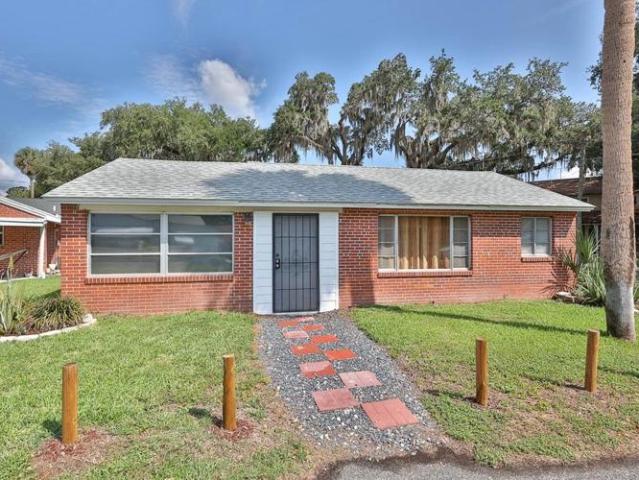 31945 Elizabeth Ln, Tavares, FL 32778