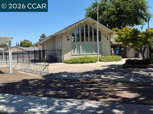 3194 Esperanza Dr