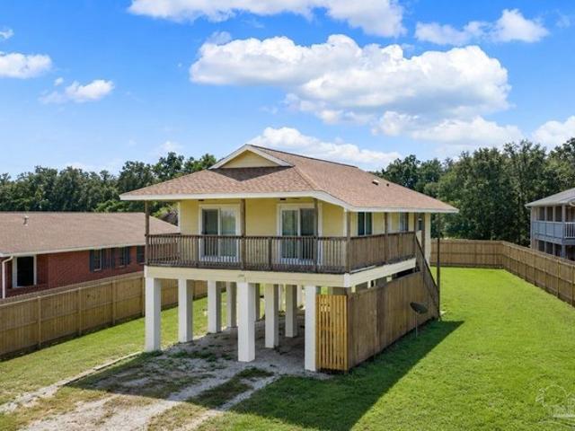 3195 Laurel Dr, Gulf Breeze, FL 32563