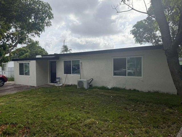 3196 Orange St, Boynton Beach, FL 33435