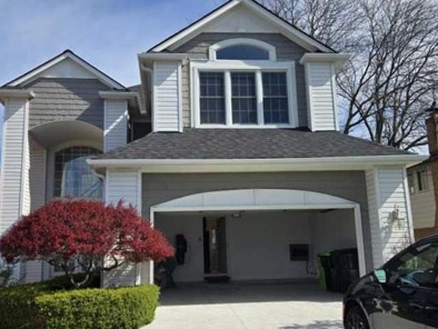 31975 Riverdale St, Harrison Township, MI 48045