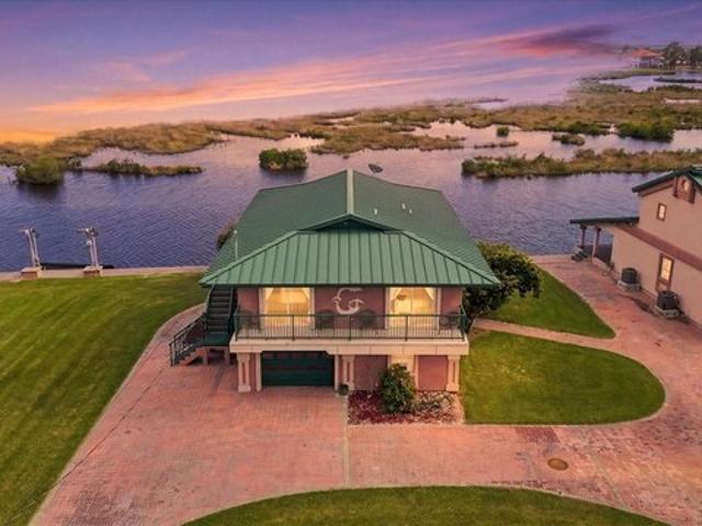 3198 Indian Gulf Ln, Hernando Beach, FL 34607