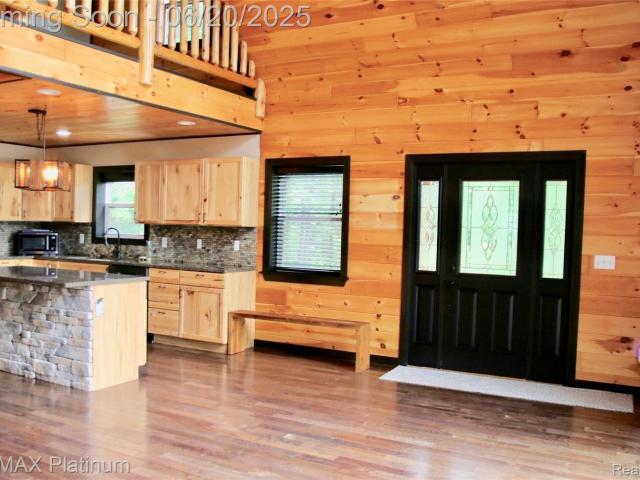 3199 N Loop Ct, Middleville, MI