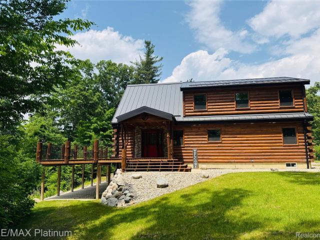 3199 N Loop Ct, Middleville, MI
