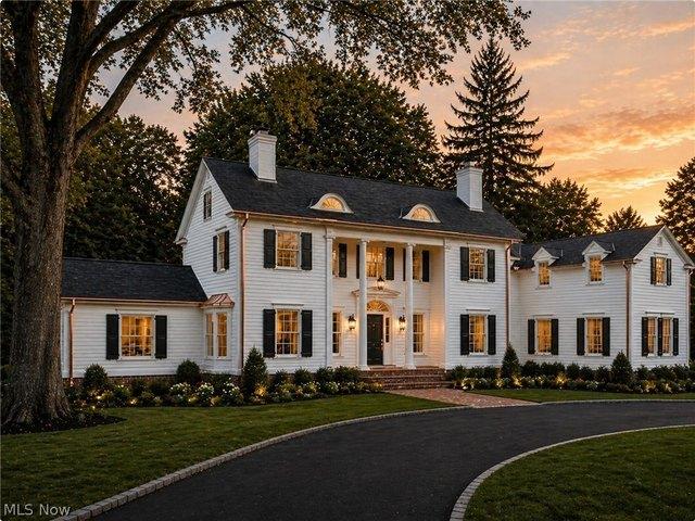 3190 Roundwood Rd, Hunting Valley, OH 44022