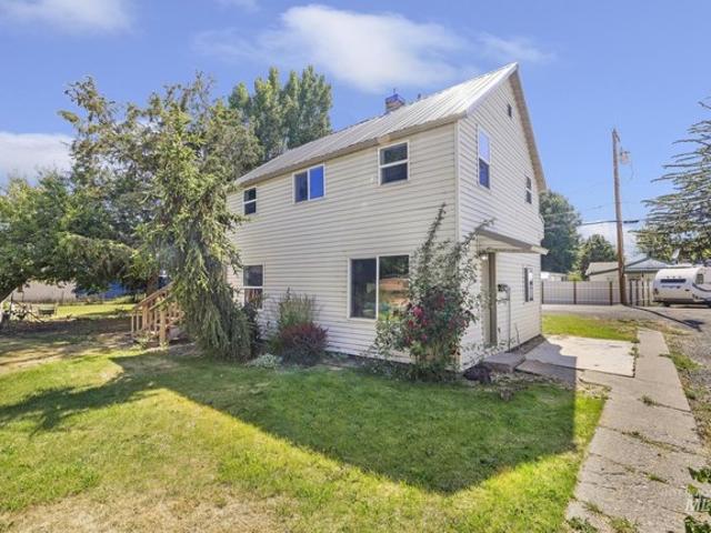 319/321 Idaho St, Gooding, ID 83330