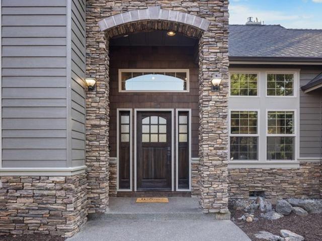 3193 N Colonial Dr, Bend, OR 97703